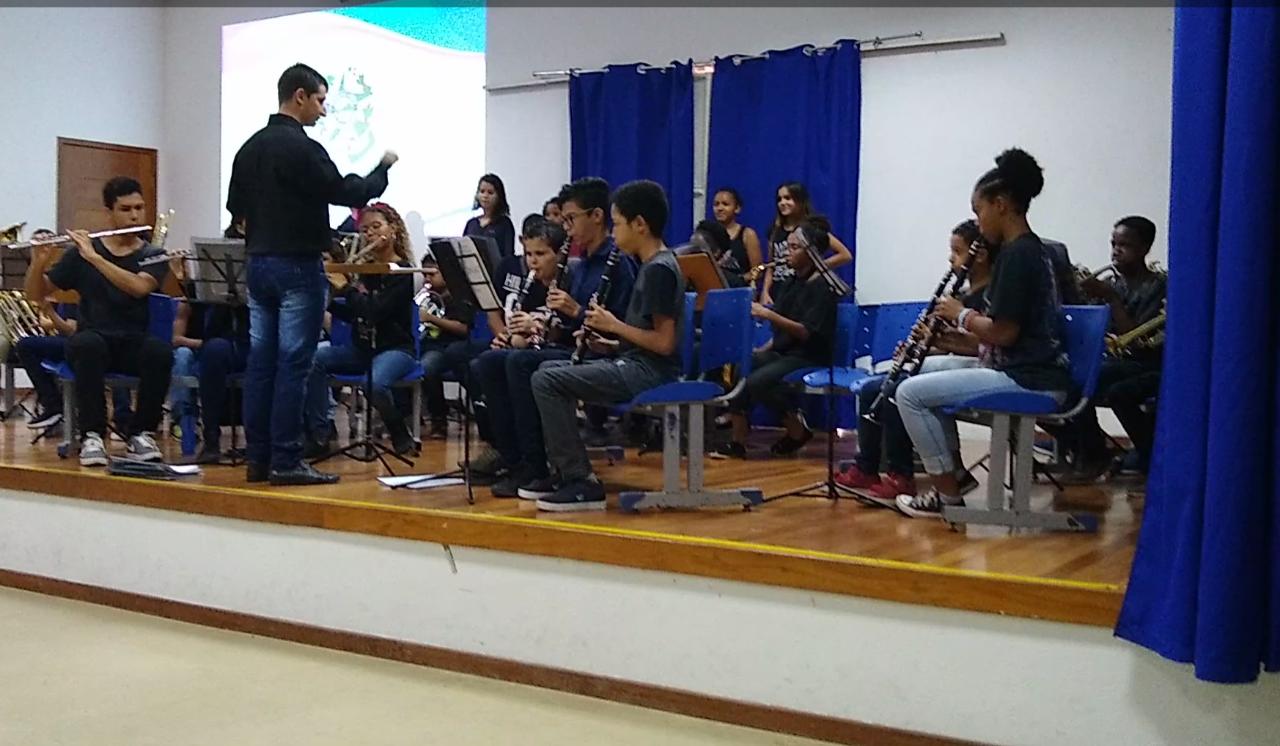 MR - EEEFM Adolfina Zamprogno